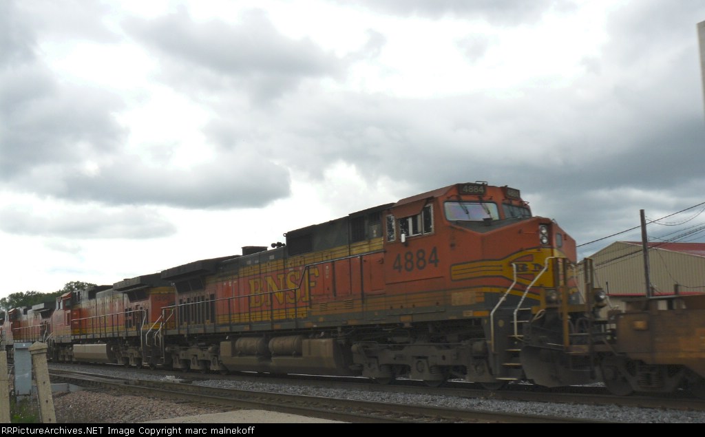 BNSF 4884